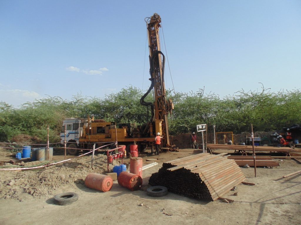 Understanding the Differences Between Cased Hole and Open Hole Completions